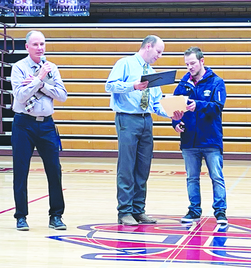 Mason Gold Star Coach - Salina Sun